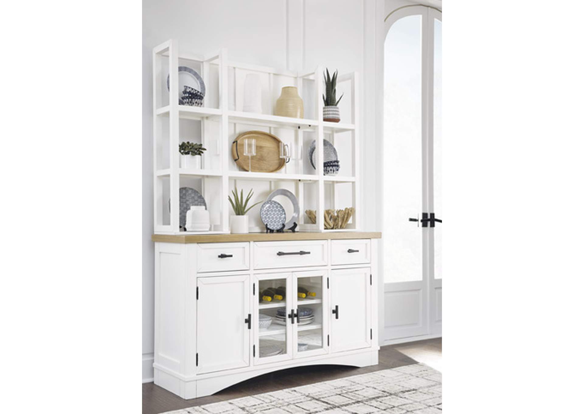 Ashbryn Dining Table