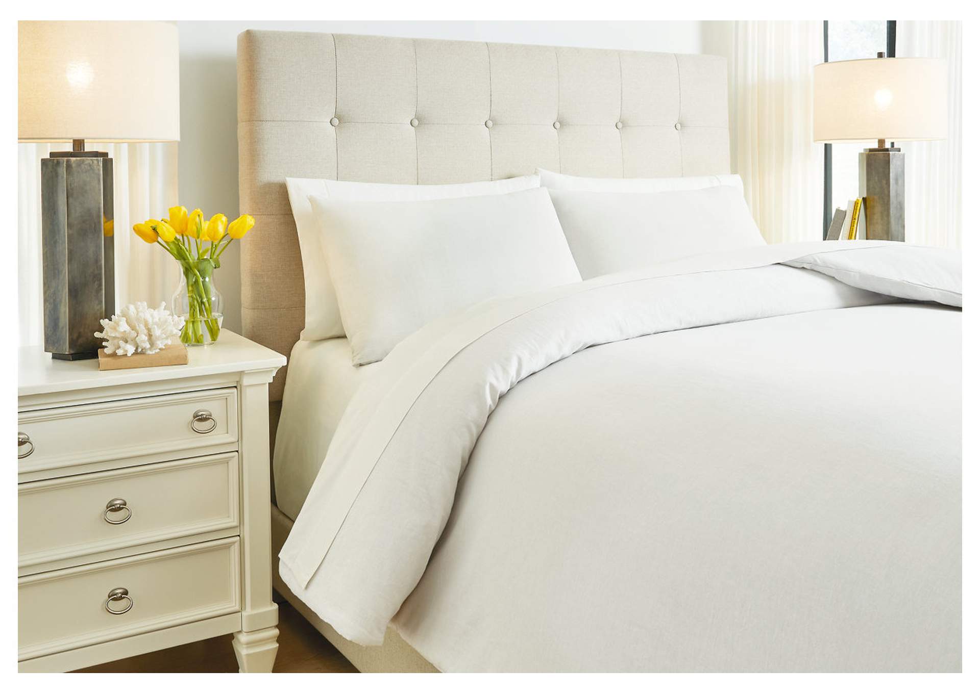 Eilena Queen Comforter Set